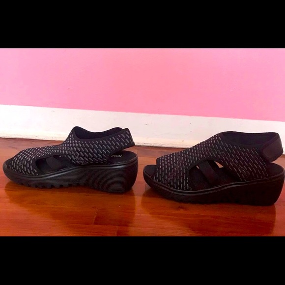 Everlast | Shoes | Black Sandals | Poshmark